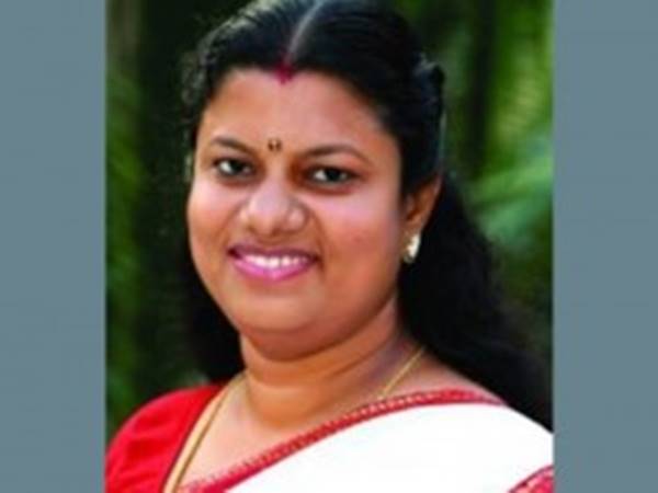 Bindu Krishna calls VS Achuthanandan a Donkey, Pnarayi Vijayan a Lion ...