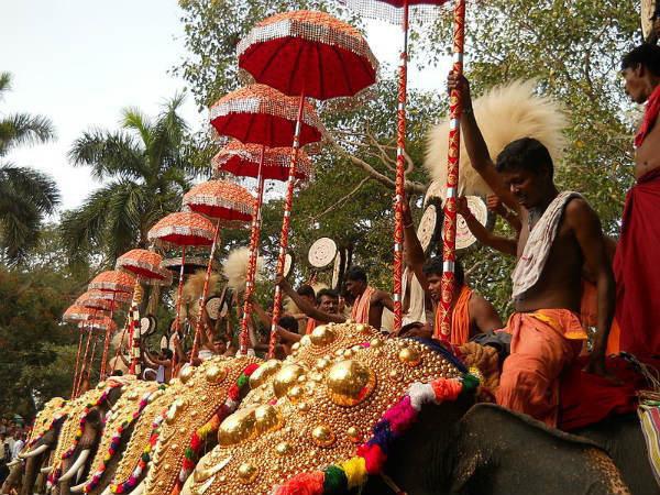 Kudamattom added color to Thrissur Pooram. - Malayalam Oneindia