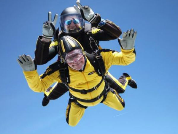 Oldest tandem skydiver record broken by D-Day veteran at 101 ...
