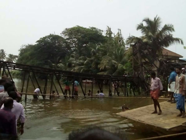 Old Bridge collapsed in Chavara, Kollam and one died, many injured ...