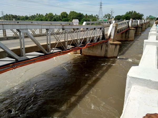 Kollidam old steel bridge develops crack due to heavy flow flow of ...
