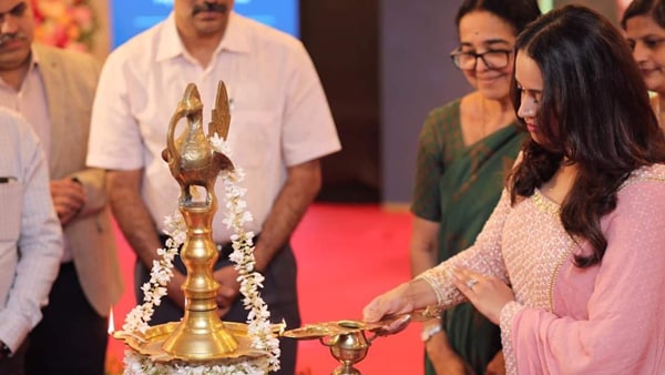 bhavana has shown great courage: Kozhikode mayor Beena Philip gave a ...