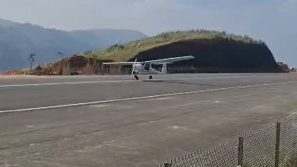 long awaited flight finally landed at Idukki Satram airstrip. - Malayalam Oneindia