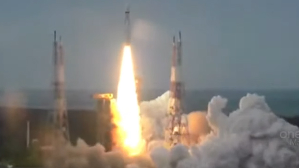 ചന്ദ്രയാന്‍-3 കുതിച്ചുയര്‍ന്നു; അഭിമാനത്തിന്റെ റോക്കറ്റേറി രാജ്യം ...