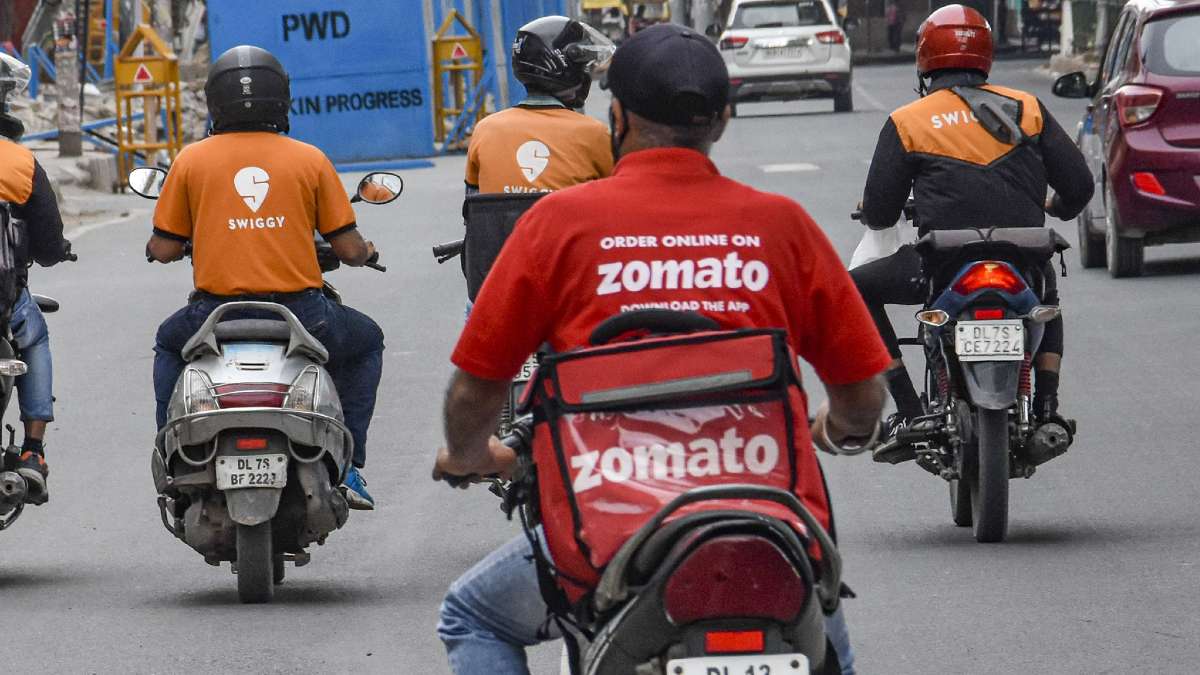 Zomato delivery boy claims he gets 45000 salary and delivering food in ...