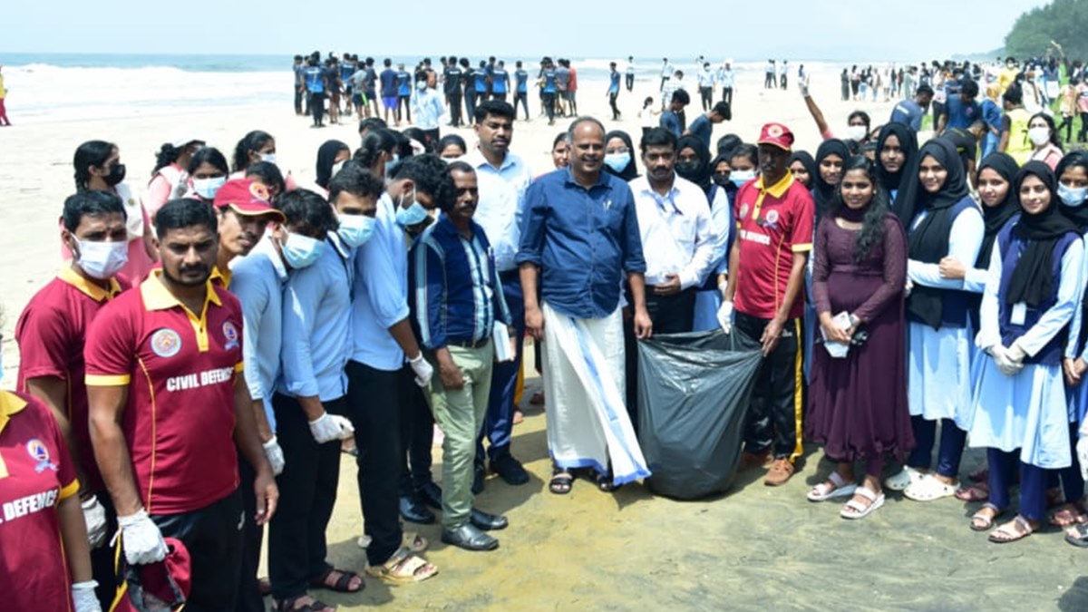 kannur: KV Sumesh MLA inaugurated the Swachhata Hi Seva beach cleaning ...