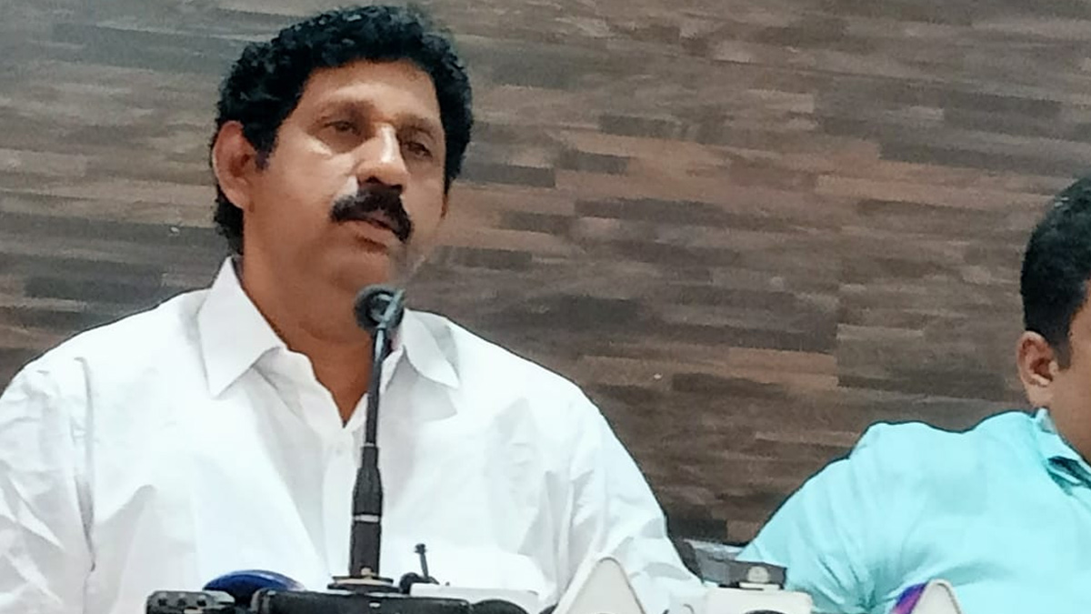 എംവിആര്‍ മഹാനായ കമ്മ്യൂണിസ്റ്റെങ്കില്‍ അദ്ദേഹത്തെ വേട്ടയാടിയവര് ...