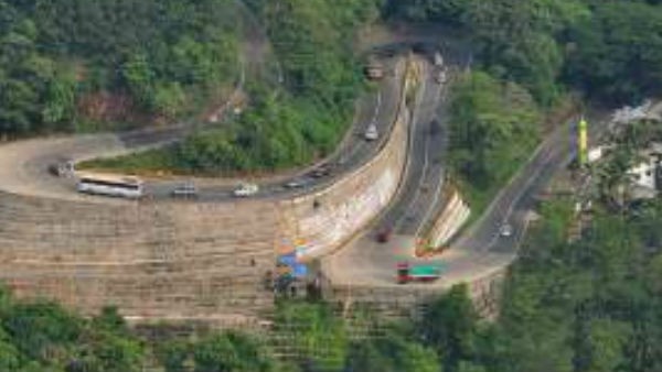 വയനാട് ചുരത്തില്‍ ഗതാഗത കുരുക്ക് രൂക്ഷം, വിനോദ സഞ്ചാര മേഖലകളെ ...