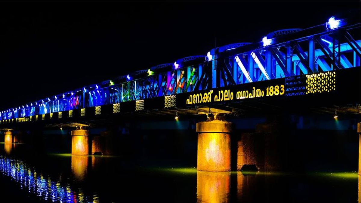 Feroke Old Bridge glows in the light of electric lanterns - Malayalam ...