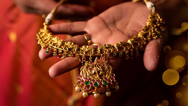 Gold Rate in Kerala Marked Huge Fall; Price For 1 pavan at 72400 rs ...