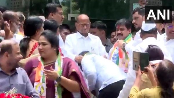 Ajit Pawar-led NCP leaders and Corporators from Pimpri Chinchwad join Sharad Pawar-led NCP-SCP ...