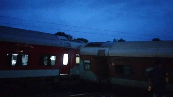 Jharkhand Railway Accident: 5 coaches of Howrah-Mumbai Express derailed ...