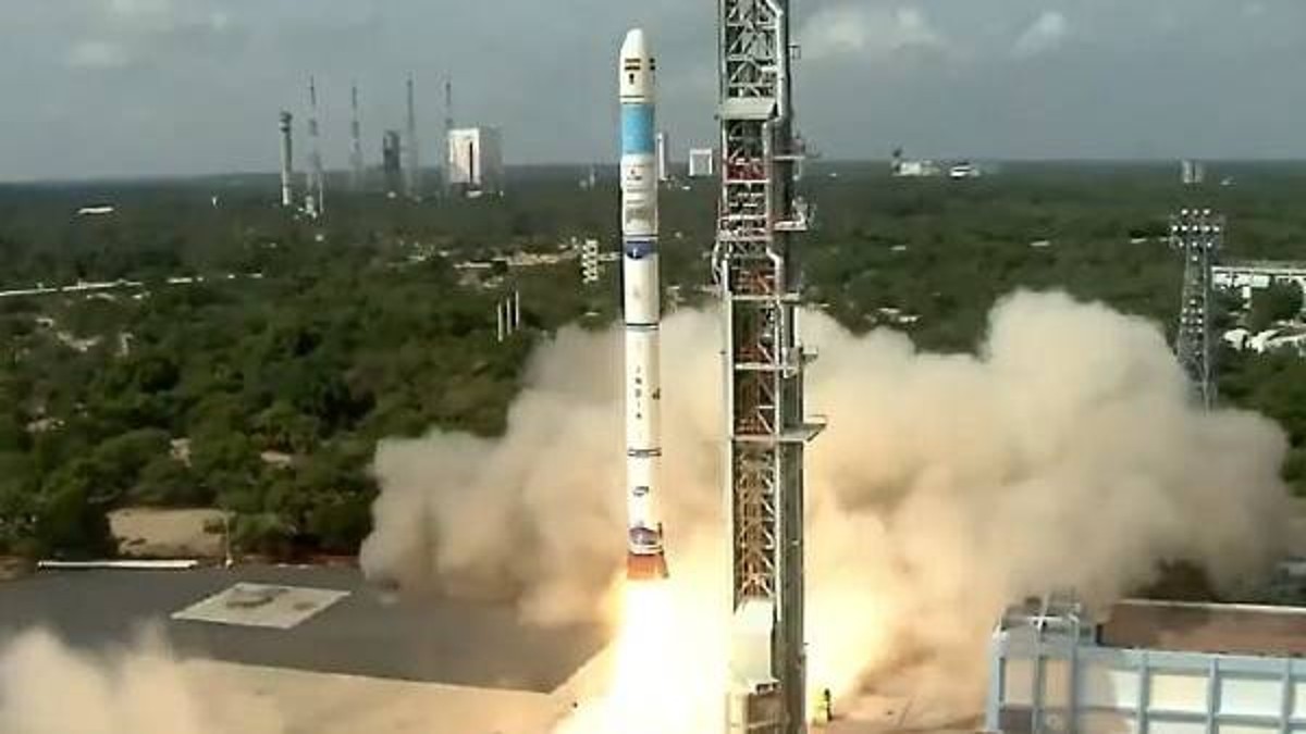 isro launches the third and final developmental flight of sslv d three ...