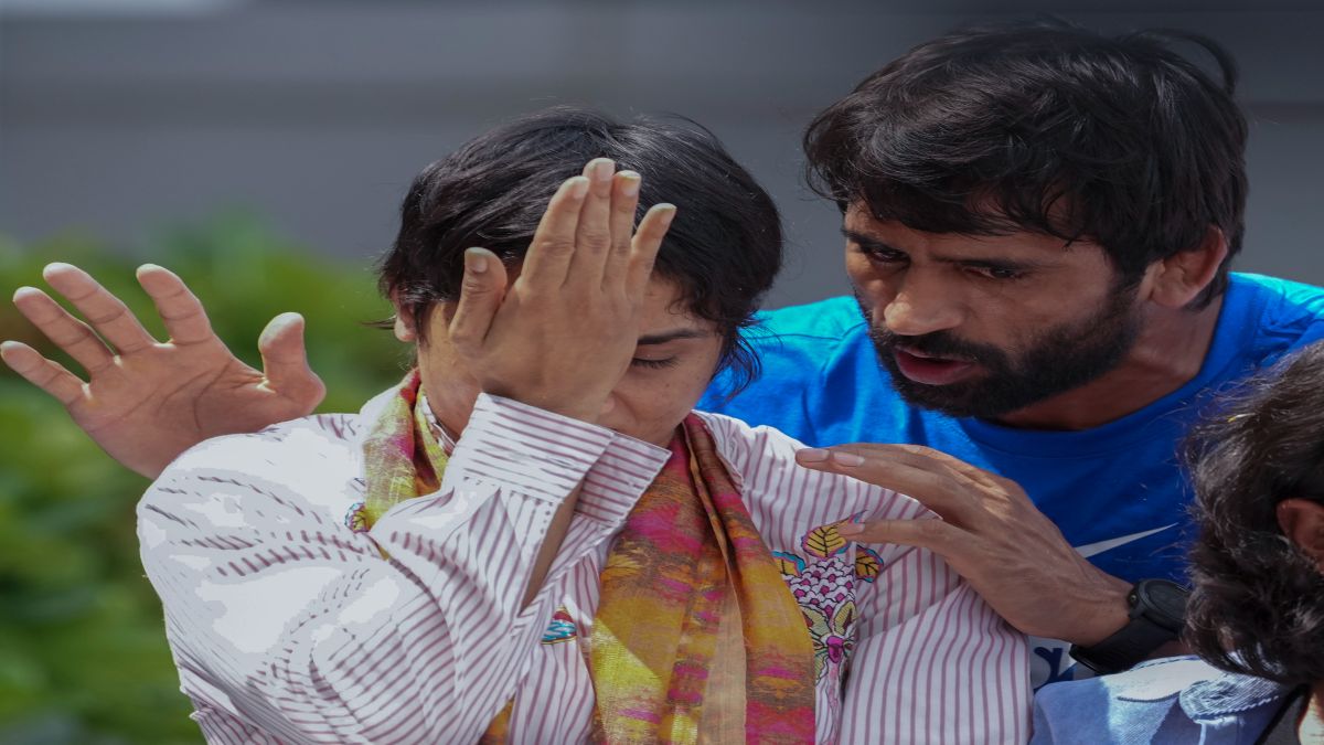 Indian wrestler vinesh phogat come back in india latest news - Oneindia ...