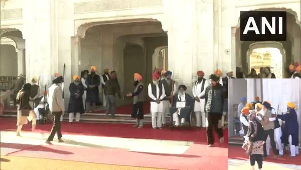 Firing on Akali Dal leader Sukhbir Singh Badal while undergoing punishment in the Golden Temple ...