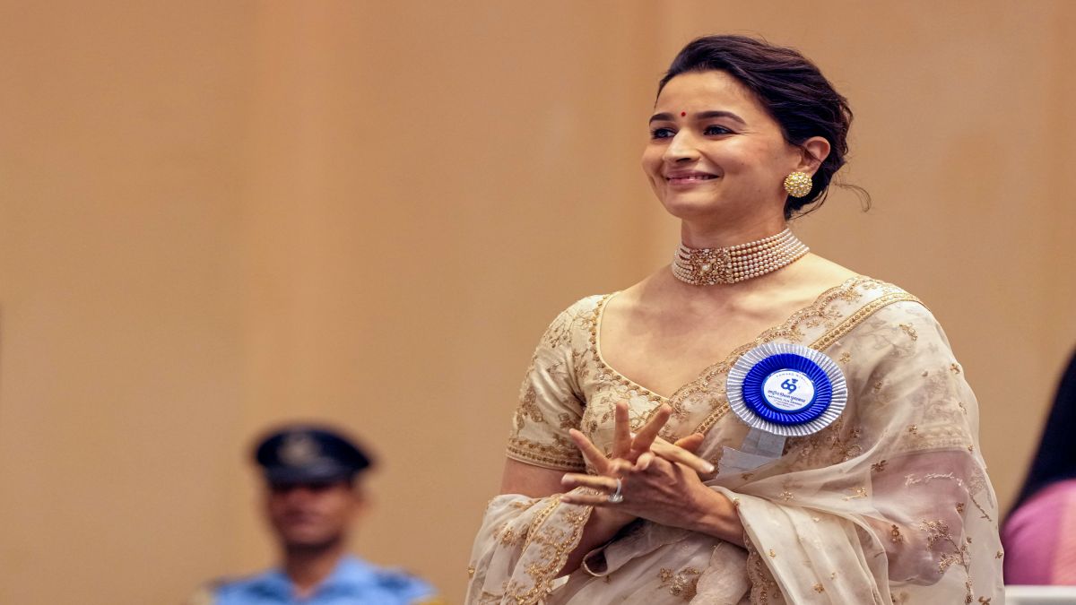 Bollywood Actress Alia Bhatt Birthday She has so much wealth know her ...