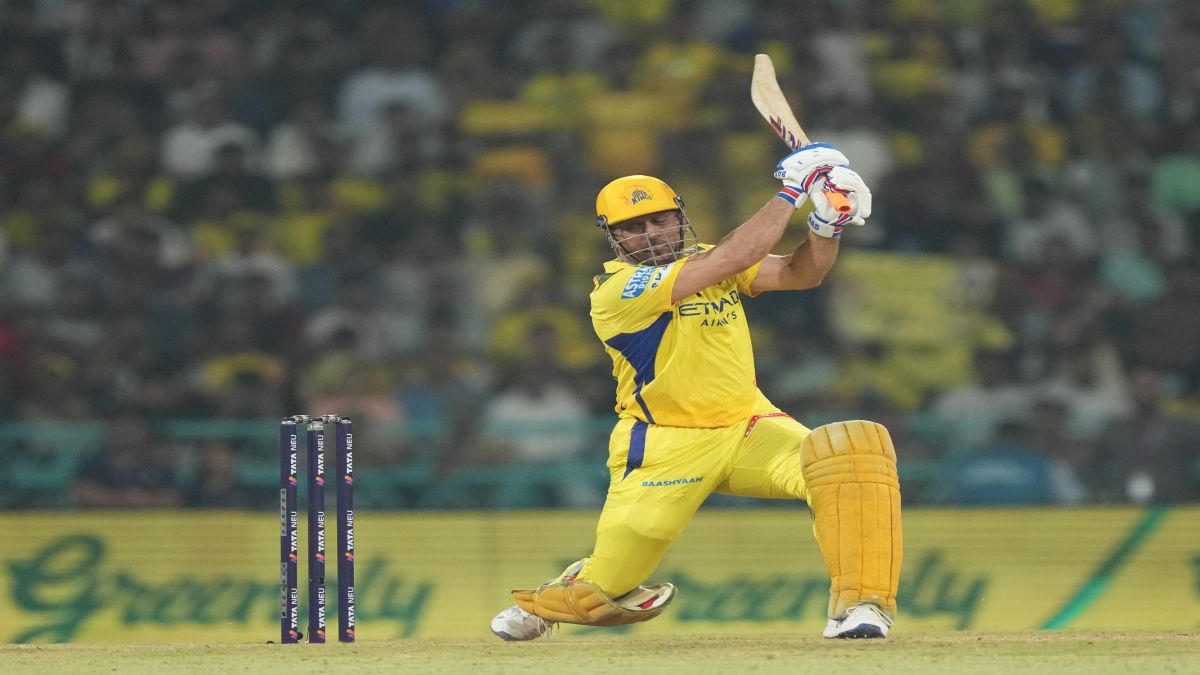 ipl 2025 mahendra singh dhoni roaming around with heart expressed his ...