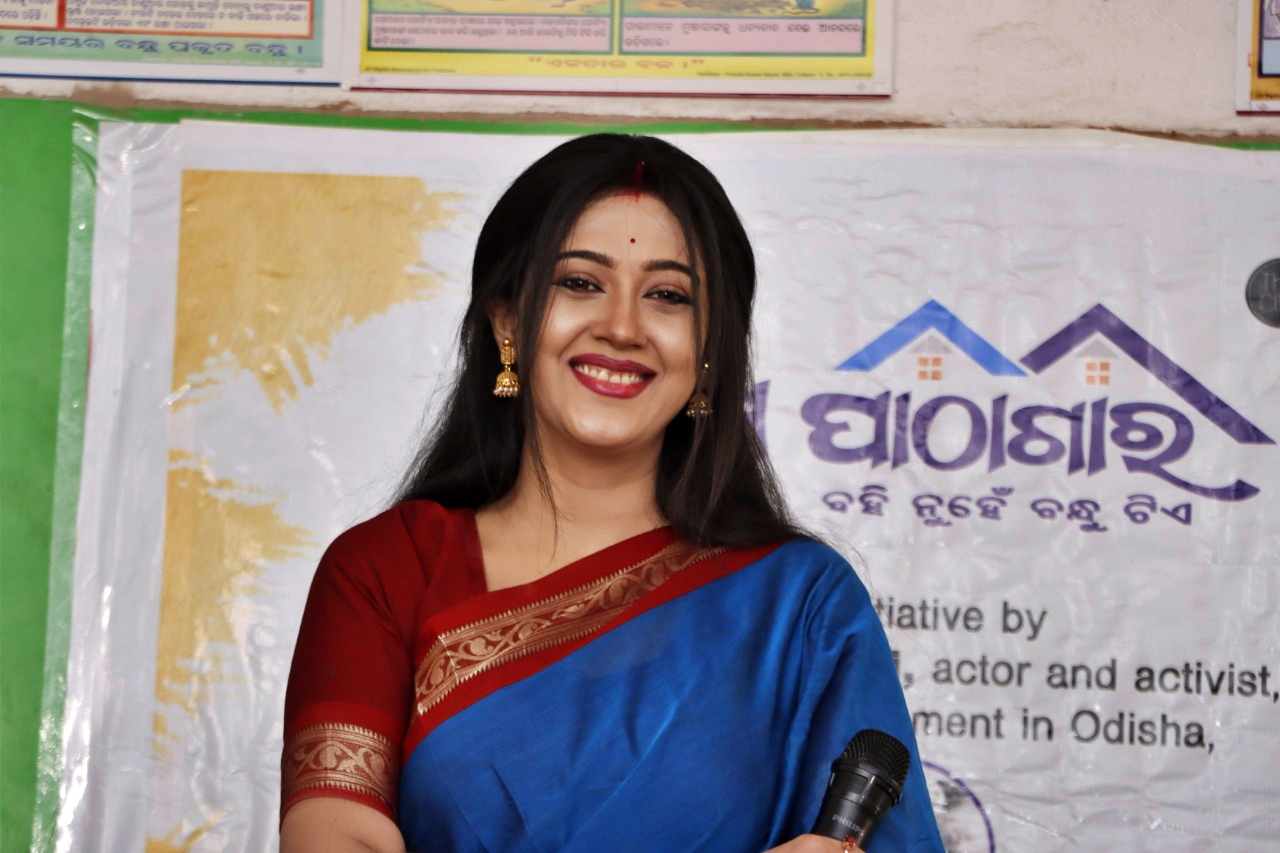 ବର୍ଷା ପ୍ରିୟଦର୍ଶିନୀଙ୍କ 'ଆମ ପାଠାଗାର' ଅଭିଯାନର ତୃତୀୟ ସଂସ୍କରଣ ଅନୁଷ୍ଠିତ ...