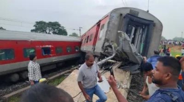 Train Accident: ହାୱଡ଼ା-ମୁମ୍ବାଇ ଏକ୍ସପ୍ରେସ୍‌ ଦୁର୍ଘଟଣା, ୩ ଟ୍ରେନ୍ ବାତିଲ୍ ...