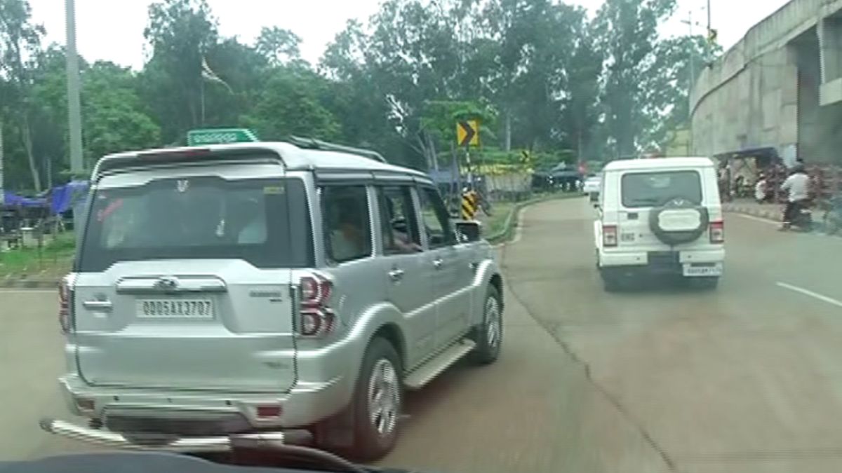 ବେଆଇନ୍ ସିମ୍ ବକ୍ସ ମାମଲା: ଅଭିଯୁକ୍ତ ରାଜୁ ମଣ୍ଡଳକୁ ନେଇ ରାଞ୍ଚି ଅଭିମୁଖେ ...