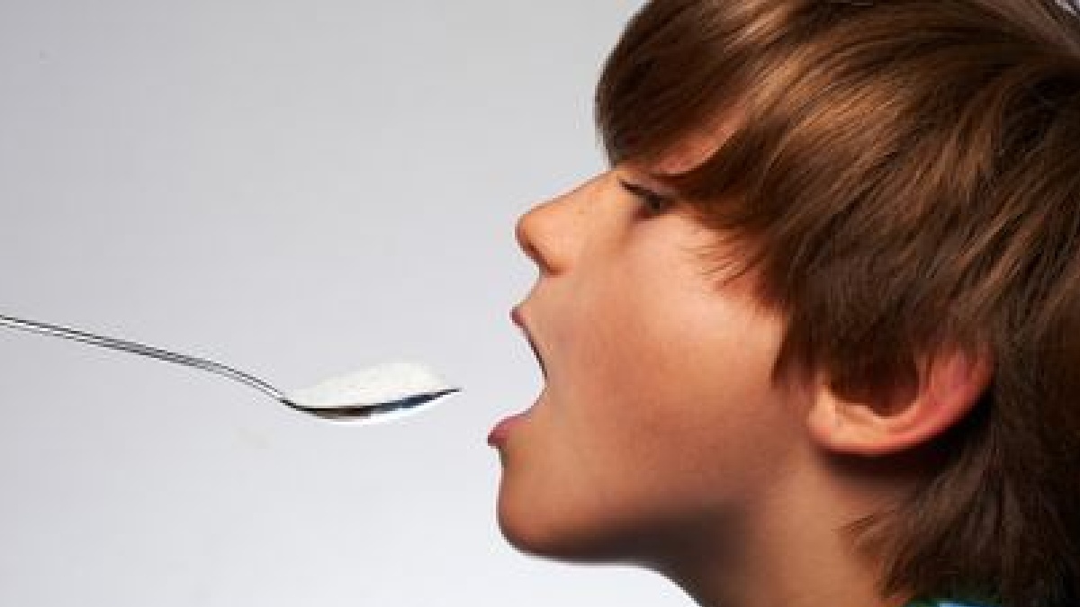 ସାବଧାନ, ଛୋଟ ପିଲାଙ୍କୁ ଦେଉଛନ୍ତି ଚିନି ଖାଇବା ପାଇଁ, ହୋଇପାରେ ସାଙ୍ଘାତିକ | Be ...