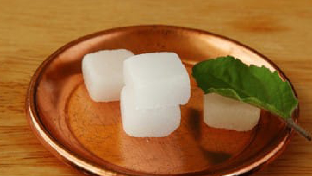 ପ୍ରତ୍ୟେକ ଦିନ ଘରେ କରନ୍ତୁ କର୍ପୁର ଆଳତୀ, ଦାରିଦ୍ର୍ୟତା ସହ ଦୂର ହେବ ଅନେକ ସମସ୍ୟା ...