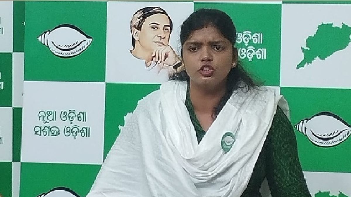 ଶଙ୍ଖ ଭବନରେ ବିଜେଡି ଯୁବନେତ୍ରୀ ଇପସିତା ସାହୁଙ୍କୁ ଆକ୍ରମଣ | BJD leader Ipsita Sahoo slapped by a lady ...