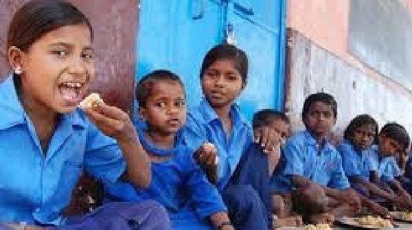 ମଧ୍ୟାହ୍ନ ଭୋଜନରୁ ଆଉ ବଞ୍ଚିତ ହେବେ ନାହିଁ ଏହି ଶ୍ରେଣୀର ପିଲା, ସରକାର ନେଲେ ବଡ଼ ...