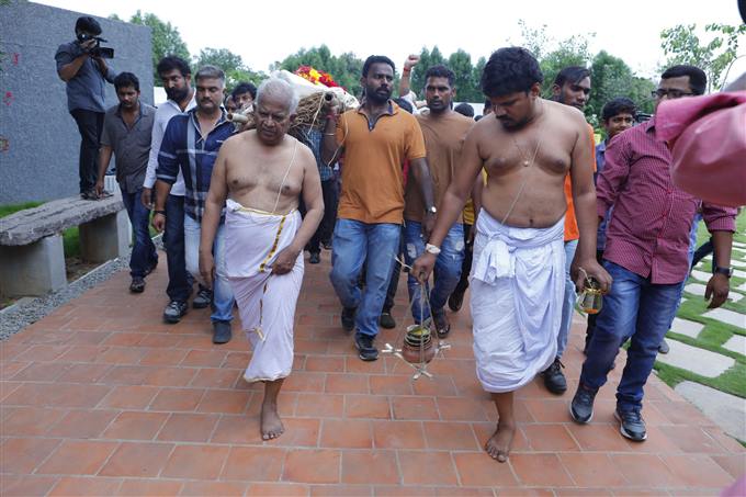 Actor Ravi Teja’s Brother Bharat Lost Life In Road Accident - Oneindia