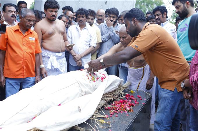 Actor Ravi Teja’s Brother Bharat Lost Life In Road Accident - Oneindia