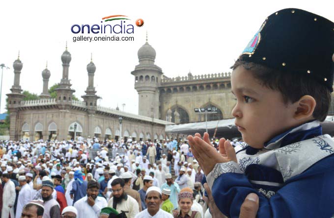 PHOTOS: Muslims Offer Prayers On The Occasion Of Ramzan In Hyderabad ...