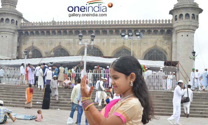 PHOTOS: Muslims Offer Prayers On The Occasion Of Ramzan In Hyderabad ...