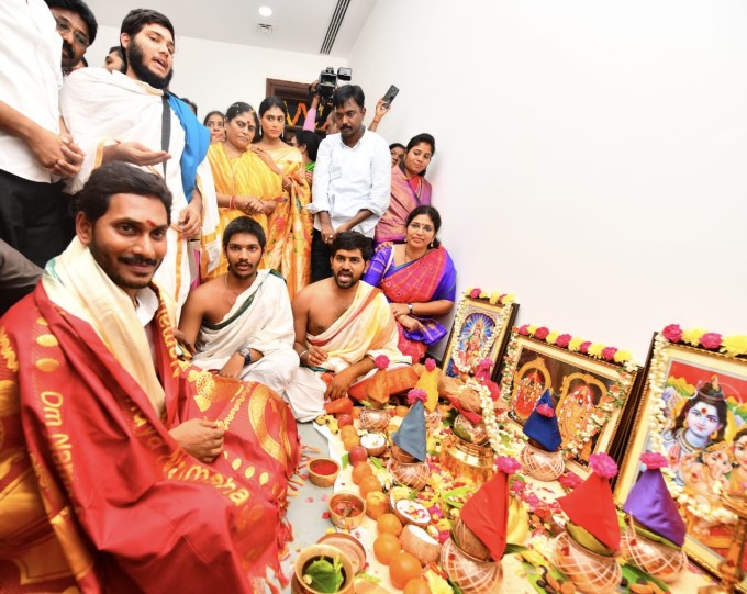 PHOTOS: YS Jaganmohan Reddy House Warming Ceremony In Tadepalli ...