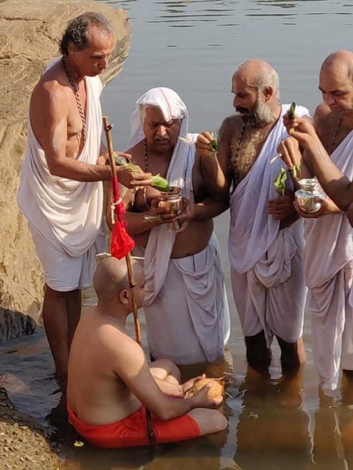 PHOTOS: An Engineering Graduate, Successor Of Udupi Puttige Mutt ...