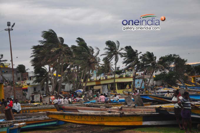 PHOTOS: Cyclone Fani Effect In Visakhapatnam - Latest Photos, Pictures ...