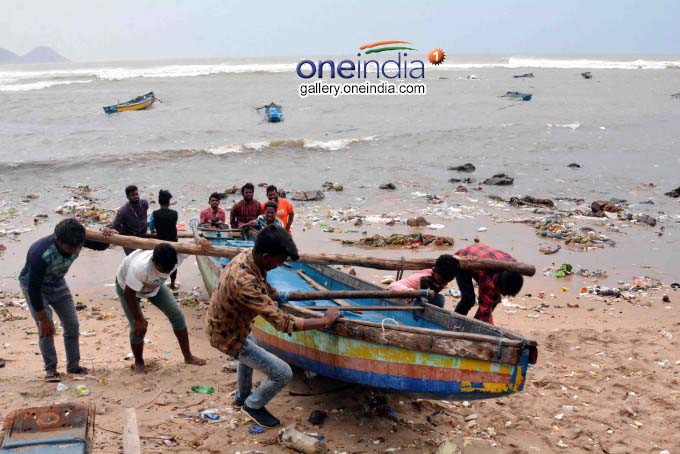 PHOTOS: Cyclone Fani Effect In Visakhapatnam - Latest Photos, Pictures ...