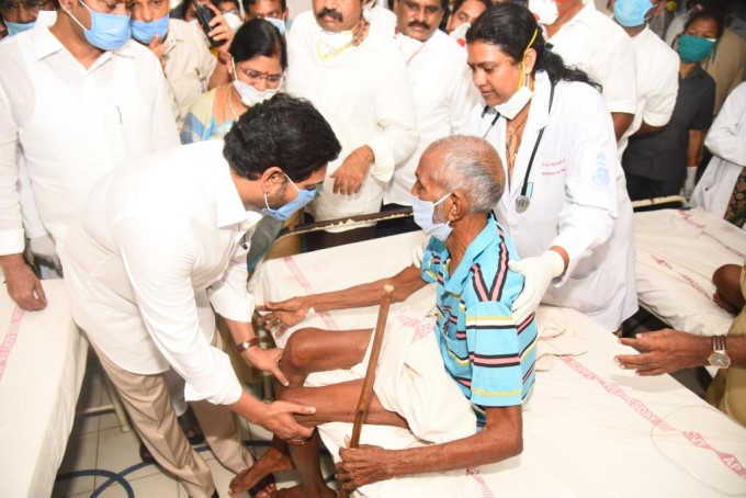 Toxic Gas Leak At LG Polymers In Visakhapatnam Photos: HD Images ...