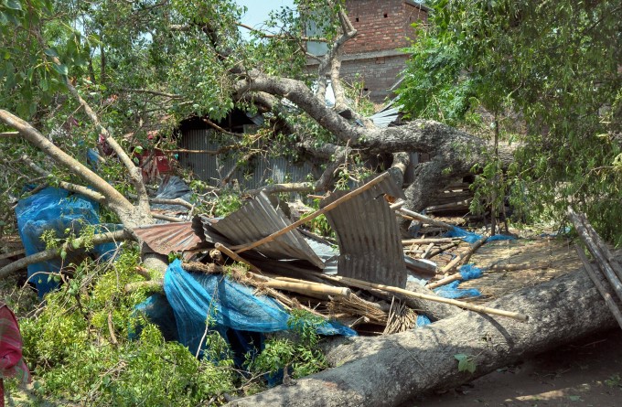 Effect of Cyclone Amphan in West Bengal and Odisha Photos: Pictures ...