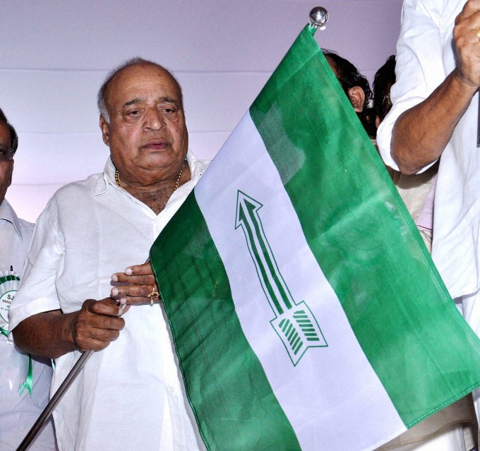 Former Union Minisiter Veerendra Kumar Passes Away - Oneindia