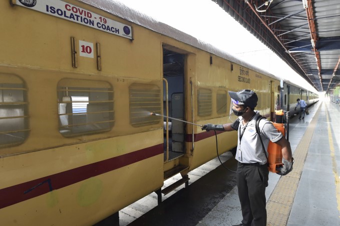 Train Coaches converted into Isolation ward in Delhi - Oneindia