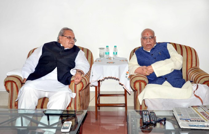 Madhya Pradesh Governor Lalji Tandon With Leaders - Oneindia