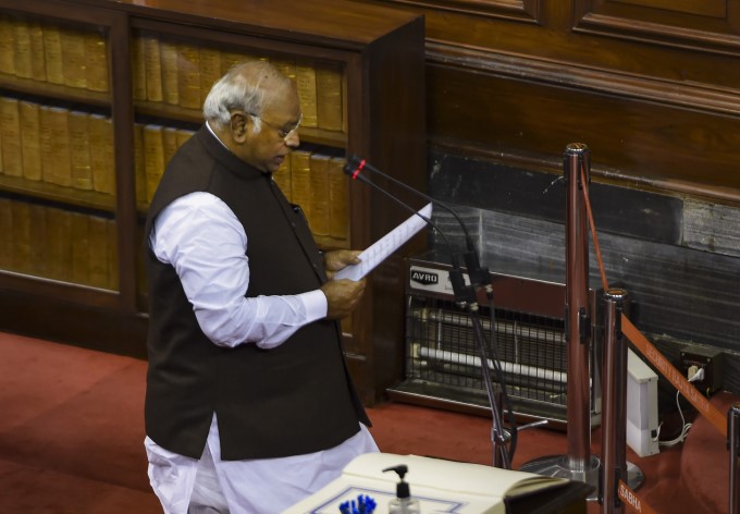 Newly elected Rajya Sabha MPs Take Oath At Parliament in New Delhi - Oneindia