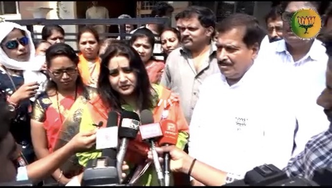File Photos Of MoS Railways Suresh Angadi - Oneindia