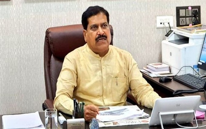 File Photos Of MoS Railways Suresh Angadi - Oneindia