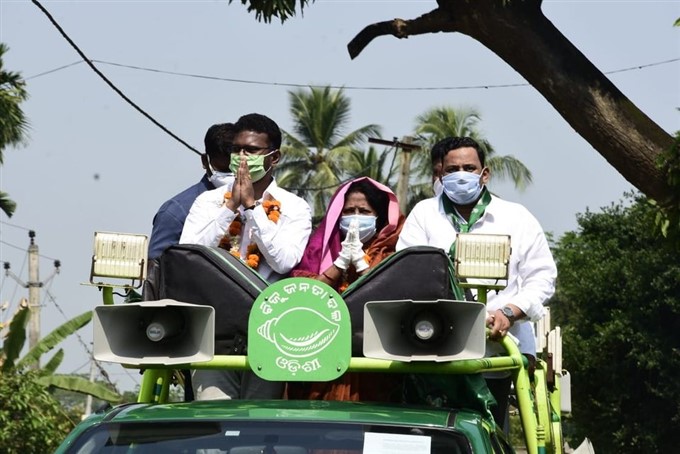 ଦେବୀରଞ୍ଜନ ତ୍ରୀପାଠୀ | Devi Ranjan Tripathy, BJD - Odia Oneindia