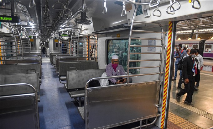 First air-conditioned local train of the CSMT in Mumbai - Oneindia