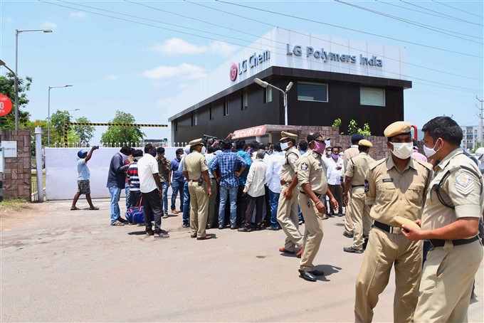 Flash Back 2020: Gas Leak At LG Polymers plant, in Visakhapatnam - Oneindia