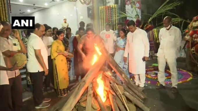 Bhogi Festival celebrates in Tamilnadu - Oneindia