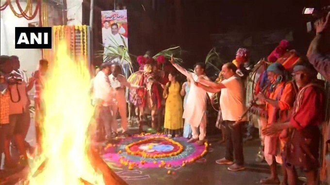 Bhogi Festival celebrates in Tamilnadu - Oneindia