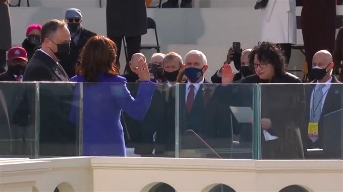 Kamala Harris Sworn In as 49th Vice President Of The United States ...